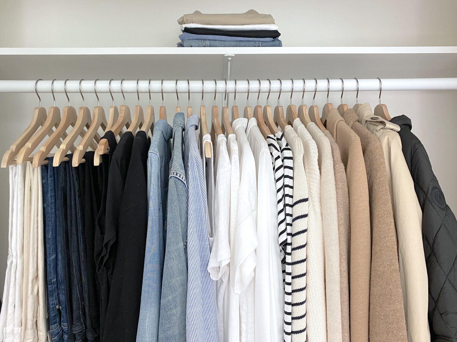 The New Simplified Style: Classic Casual + Free Wardrobe Checklist